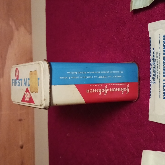 Johnson Johnson | Bath | Vintage Tin Johnson Johnson First Aid Kit ...